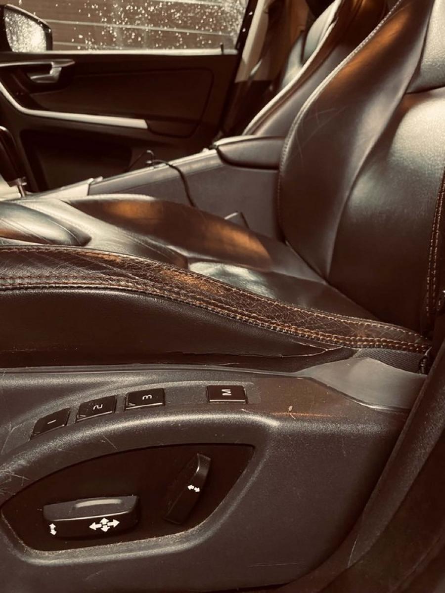 Melns Volvo XC60 2011 Kohtla-Jerve, ar dzinēja tilpumu 2.40 L un nobraukumu 261 tūkst. km par 8500 €, foto 17 vietnē AUTOMOTO.COM.LV