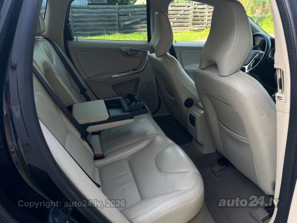 Melns Volvo XC60 2011 Tallina, ar dzinēja tilpumu 2.40 L un nobraukumu 372 tūkst. km par 7490 €, foto 10 vietnē AUTOMOTO.COM.LV