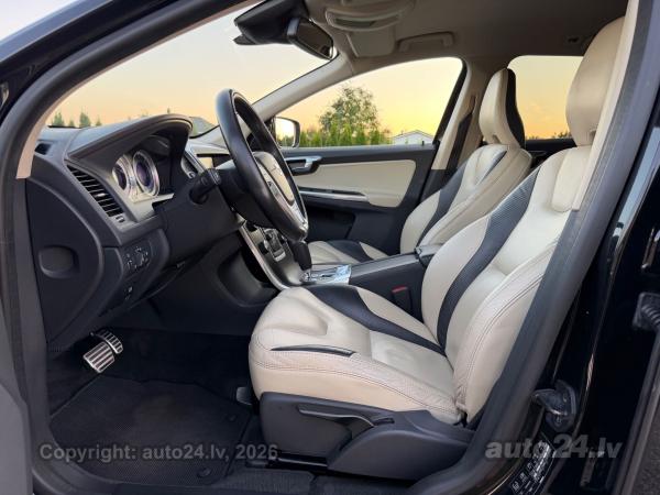 Melns Volvo XC60 2011 Tallina, ar dzinēja tilpumu 2.40 L un nobraukumu 275 tūkst. km par 10990 €, foto 6 vietnē AUTOMOTO.COM.LV