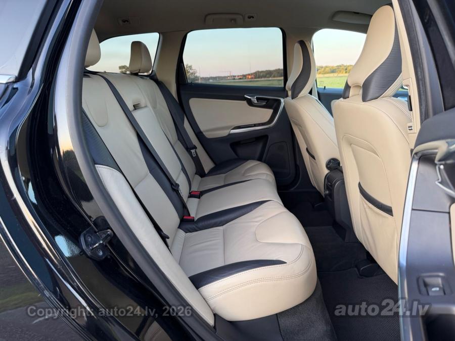 Melns Volvo XC60 2011 Tallina, ar dzinēja tilpumu 2.40 L un nobraukumu 275 tūkst. km par 10990 €, foto 14 vietnē AUTOMOTO.COM.LV