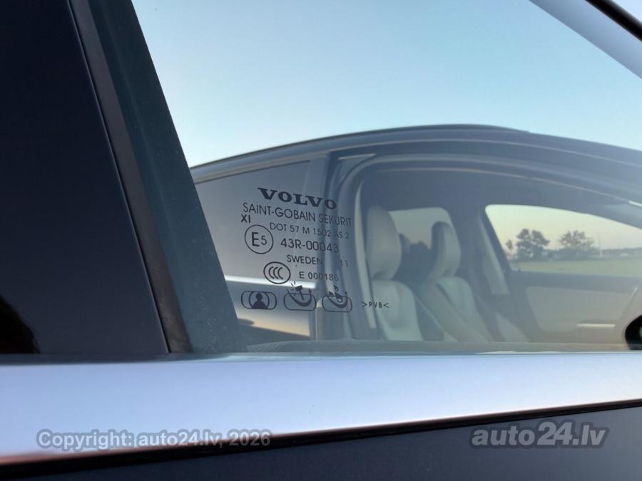 Melns Volvo XC60 2011 Tallina, ar dzinēja tilpumu 2.40 L un nobraukumu 275 tūkst. km par 10990 €, foto 22 vietnē AUTOMOTO.COM.LV