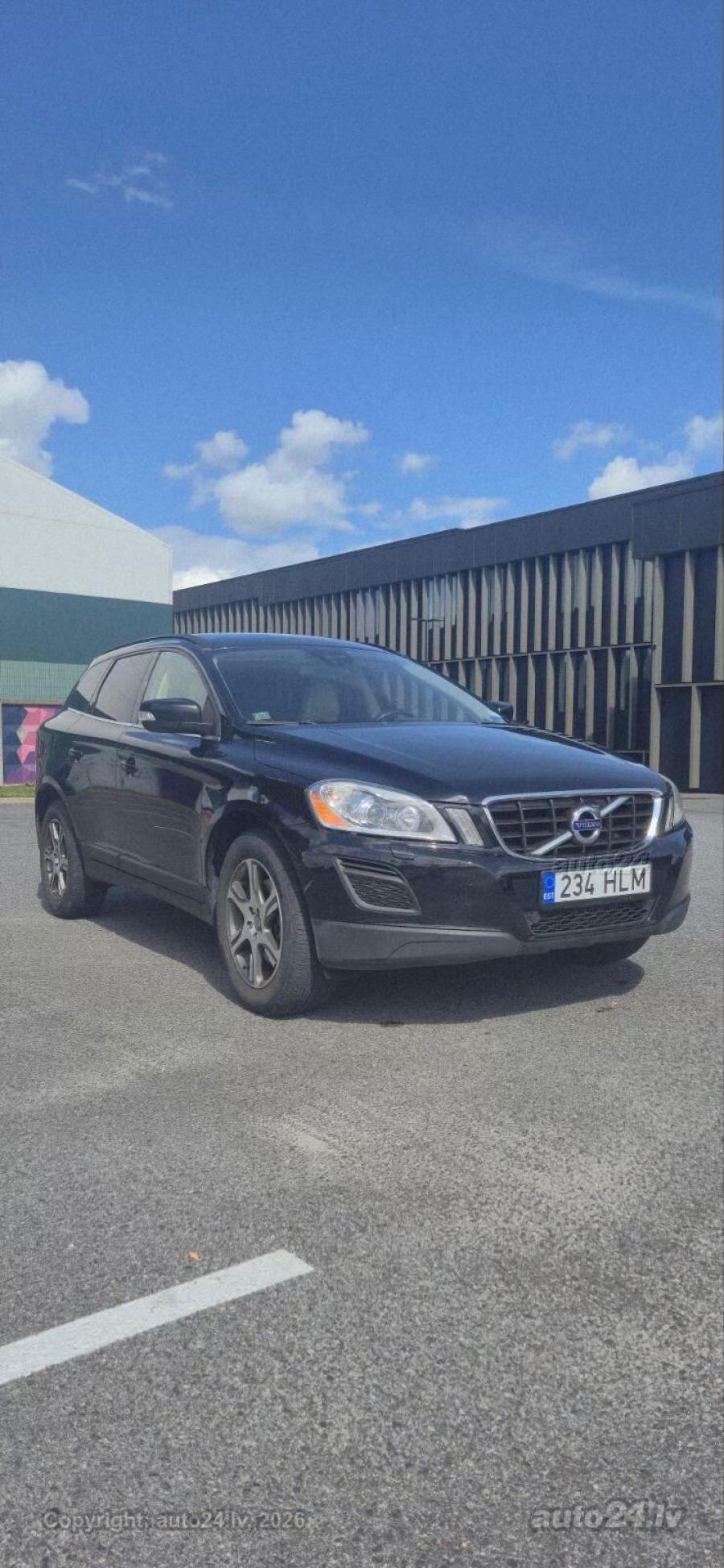 Melns Volvo XC60 2011 Narva, ar dzinēja tilpumu 2.40 L un nobraukumu 260 tūkst. km par 8000 €, foto 1 vietnē AUTOMOTO.COM.LV