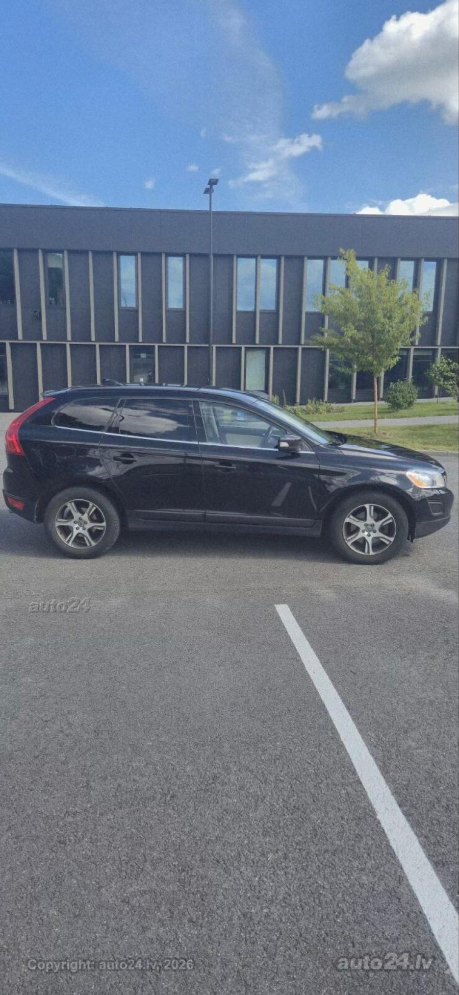 Melns Volvo XC60 2011 Narva, ar dzinēja tilpumu 2.40 L un nobraukumu 260 tūkst. km par 8000 €, foto 5 vietnē AUTOMOTO.COM.LV