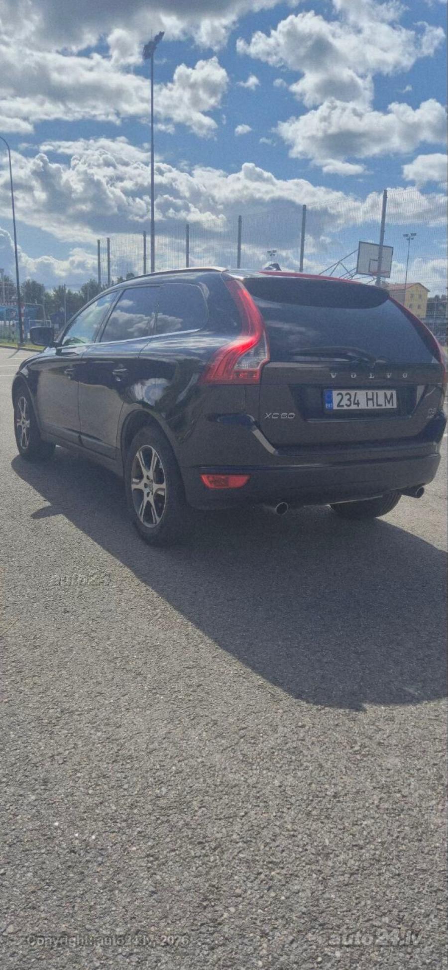Melns Volvo XC60 2011 Narva, ar dzinēja tilpumu 2.40 L un nobraukumu 260 tūkst. km par 8000 €, foto 8 vietnē AUTOMOTO.COM.LV