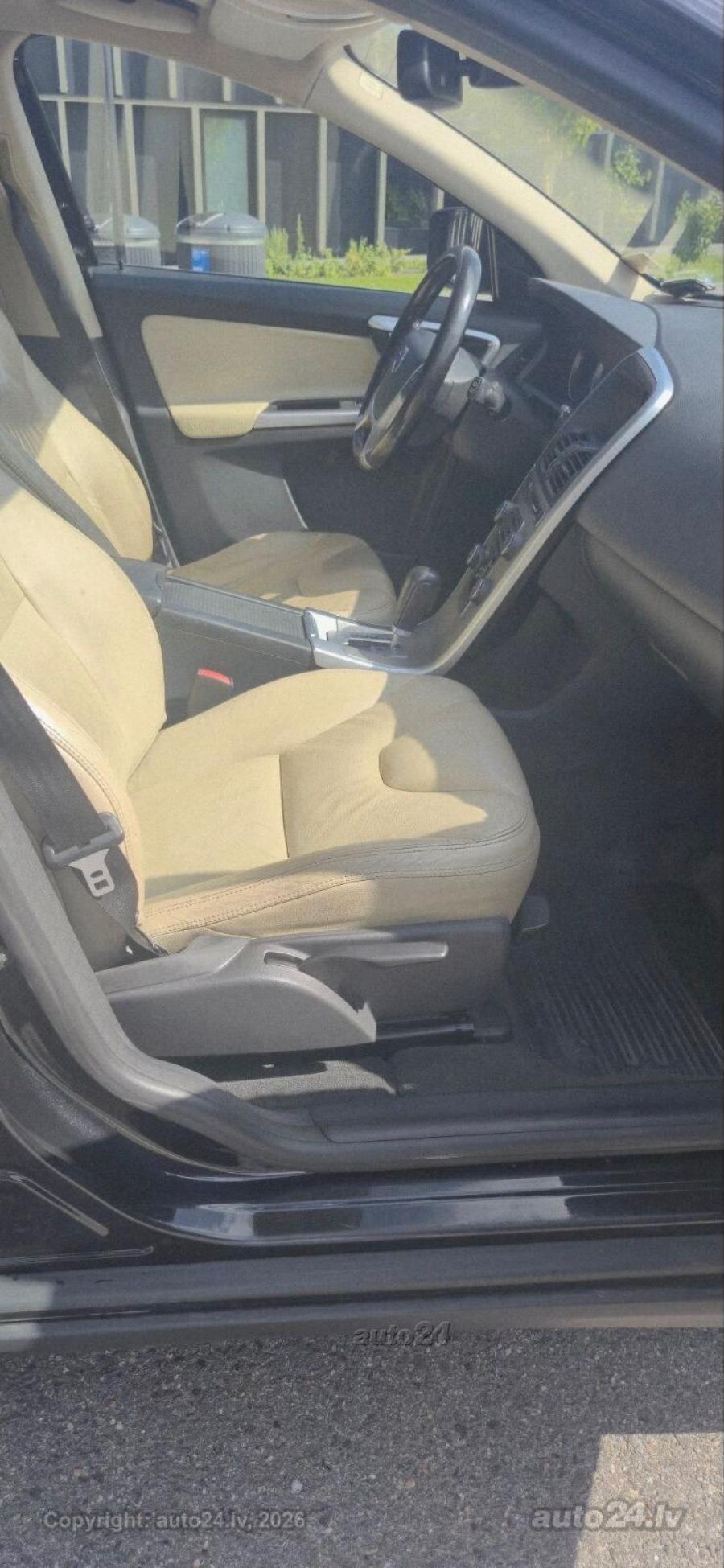Melns Volvo XC60 2011 Narva, ar dzinēja tilpumu 2.40 L un nobraukumu 260 tūkst. km par 8000 €, foto 11 vietnē AUTOMOTO.COM.LV