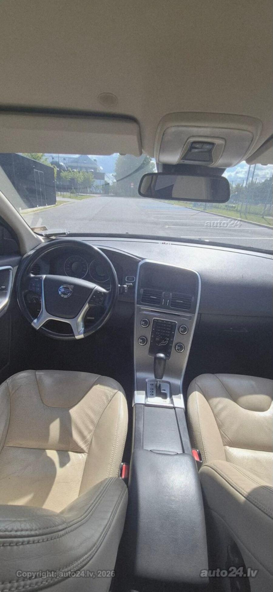 Melns Volvo XC60 2011 Narva, ar dzinēja tilpumu 2.40 L un nobraukumu 260 tūkst. km par 8000 €, foto 12 vietnē AUTOMOTO.COM.LV