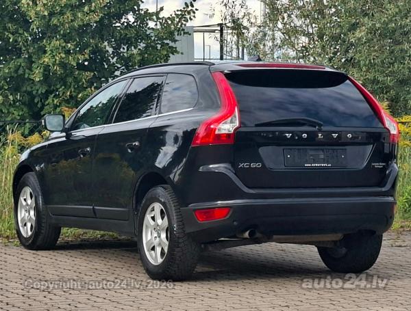 Black Volvo XC60 2011 in Tartu, with an engine capacity of 2.00 L and mileage of 216 thousand km for 9590 €, photo 3 on AUTOMOTO.COM.LV
