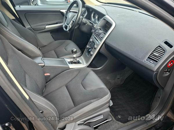 Black Volvo XC60 2011 in Tartu, with an engine capacity of 2.00 L and mileage of 216 thousand km for 9590 €, photo 10 on AUTOMOTO.COM.LV