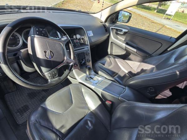 Melns Volvo XC60 2011 Daugavpils, ar dzinēja tilpumu 2.50 L un nobraukumu 300 tūkst. km par 7800 €, foto 6 vietnē AUTOMOTO.COM.LV