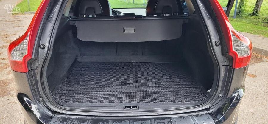 Black Volvo XC60 2012 in Alytus, with an engine capacity of 2.00 L and mileage of 200 thousand km for 9600 €, photo 6 on AUTOMOTO.COM.LV