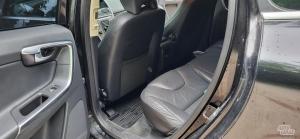 Black Volvo XC60 2012 in Alytus, with an engine capacity of 2.00 L and mileage of 200 thousand km for 9600 €, photo 10 on AUTOMOTO.COM.LV