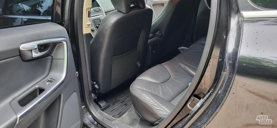 Black Volvo XC60 2012 in Alytus, with an engine capacity of 2.00 L and mileage of 200 thousand km for 9600 €, photo 10 on AUTOMOTO.COM.LV