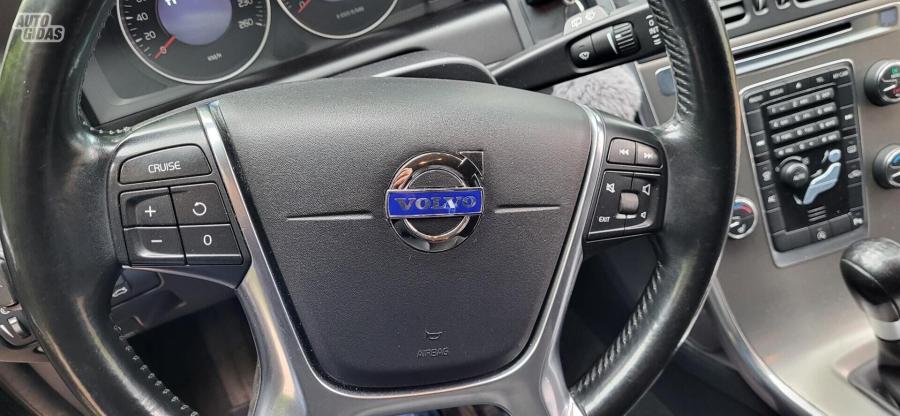 Black Volvo XC60 2012 in Alytus, with an engine capacity of 2.00 L and mileage of 200 thousand km for 9600 €, photo 13 on AUTOMOTO.COM.LV