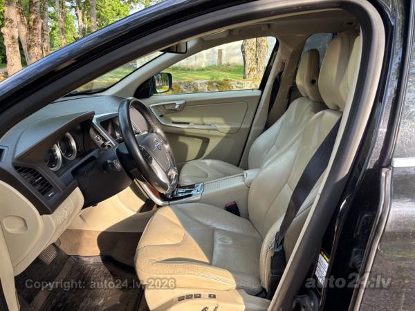 Black Volvo XC60 2012 in Parnu, with an engine capacity of 2.40 L and mileage of 336 thousand km for 8200 €, photo 8 on AUTOMOTO.COM.LV