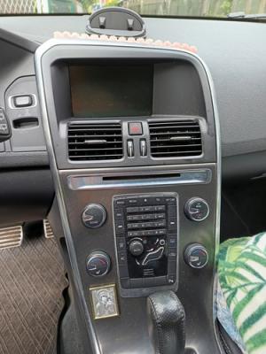Black Volvo XC60 2012 in Tallinn, with an engine capacity of 0.00 L and mileage of 259 thousand km for 8500 €, photo 8 on AUTOMOTO.COM.LV