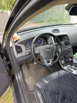 Black Volvo XC60 2012 in Tallinn, with an engine capacity of 0.00 L and mileage of 259 thousand km for 8500 €, photo 10 on AUTOMOTO.COM.LV