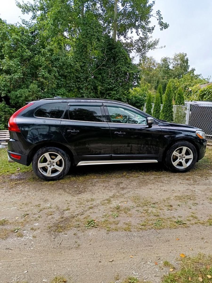 Black Volvo XC60 2012 in Tallinn, with an engine capacity of 0.00 L and mileage of 259 thousand km for 8500 €, photo 14 on AUTOMOTO.COM.LV
