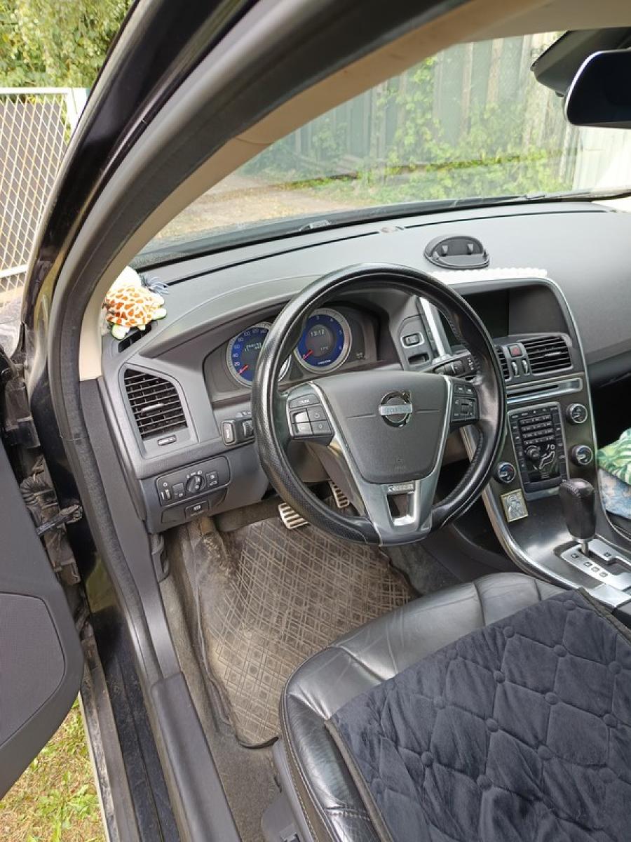 Black Volvo XC60 2012 in Tallinn, with an engine capacity of 0.00 L and mileage of 259 thousand km for 8500 €, photo 19 on AUTOMOTO.COM.LV