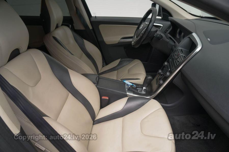 Melns Volvo XC60 2012 Tallina, ar dzinēja tilpumu 2.40 L un nobraukumu 169 tūkst. km par 12990 €, foto 10 vietnē AUTOMOTO.COM.LV