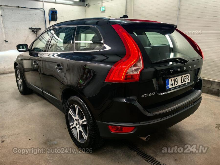 Black Volvo XC60 2013 in Viljandi, with an engine capacity of 2.40 L and mileage of 327 thousand km for 9490 €, photo 13 on AUTOMOTO.COM.LV