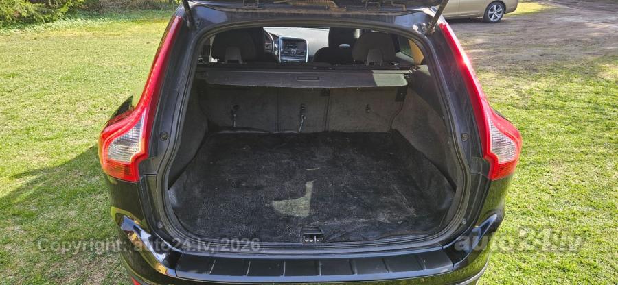 Black Volvo XC60 2013 in Tallinn, with an engine capacity of 2.00 L and mileage of 283 thousand km for 9290 €, photo 7 on AUTOMOTO.COM.LV