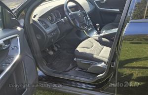 Black Volvo XC60 2013 in Tallinn, with an engine capacity of 2.00 L and mileage of 283 thousand km for 9290 €, photo 10 on AUTOMOTO.COM.LV
