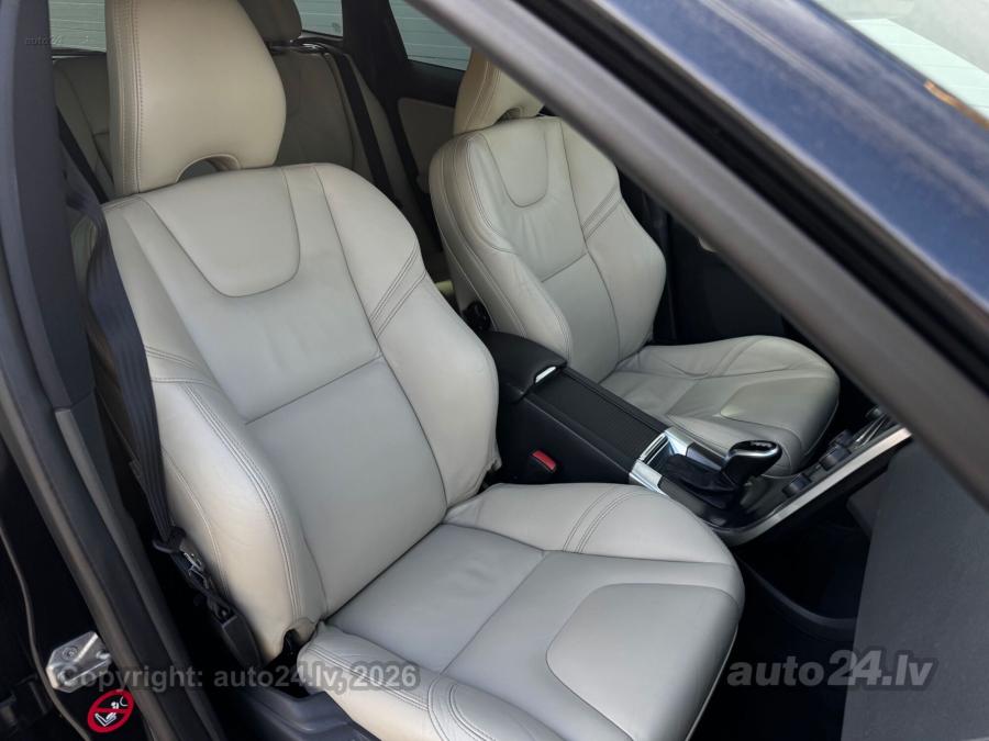 Melns Volvo XC60 2013 Tallina, ar dzinēja tilpumu 2.40 L un nobraukumu 303 tūkst. km par 10399 €, foto 9 vietnē AUTOMOTO.COM.LV