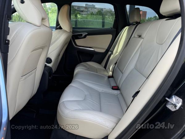 Black Volvo XC60 2013 in Tallinn, with an engine capacity of 2.40 L and mileage of 303 thousand km for 10399 €, photo 10 on AUTOMOTO.COM.LV