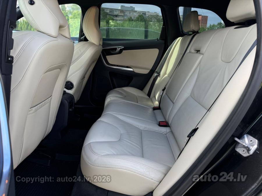 Melns Volvo XC60 2013 Tallina, ar dzinēja tilpumu 2.40 L un nobraukumu 303 tūkst. km par 10399 €, foto 11 vietnē AUTOMOTO.COM.LV