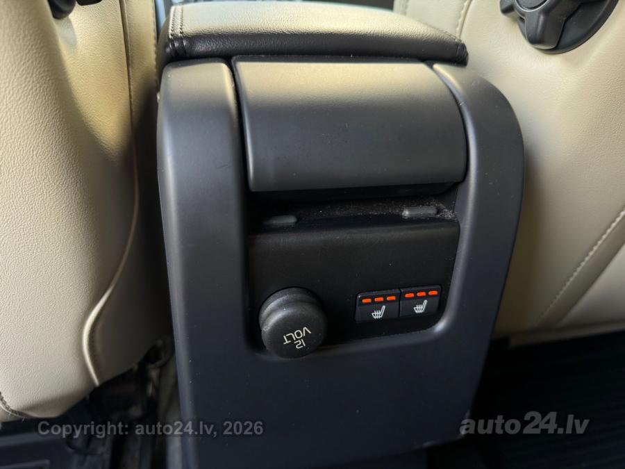 Melns Volvo XC60 2013 Tallina, ar dzinēja tilpumu 2.40 L un nobraukumu 303 tūkst. km par 10399 €, foto 12 vietnē AUTOMOTO.COM.LV