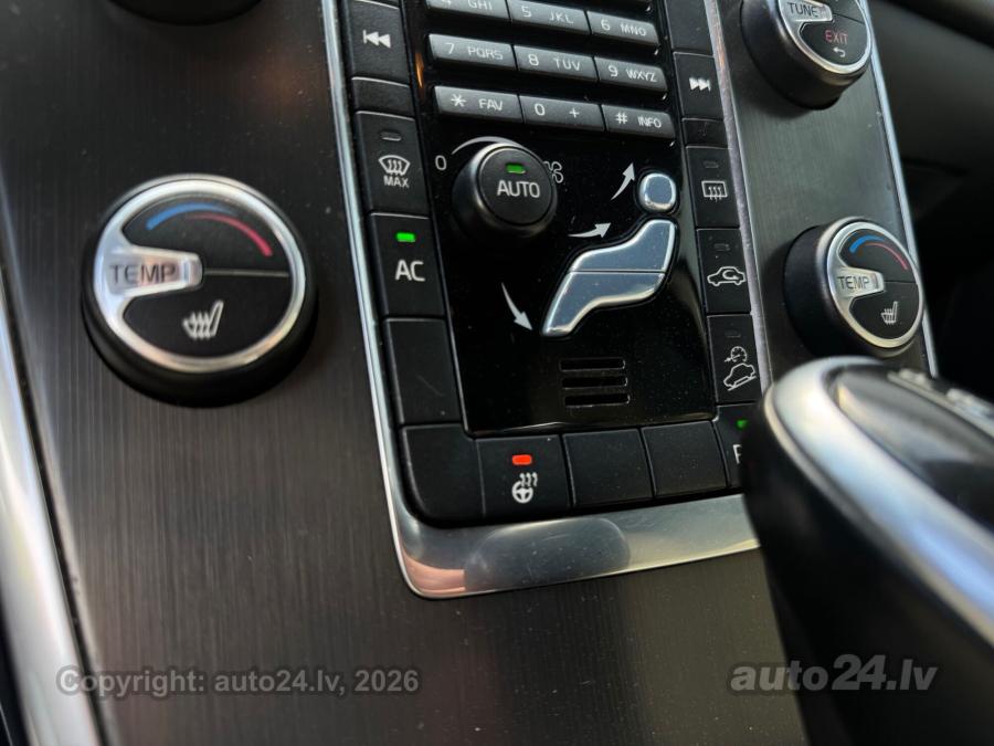 Melns Volvo XC60 2013 Tallina, ar dzinēja tilpumu 2.40 L un nobraukumu 303 tūkst. km par 10399 €, foto 14 vietnē AUTOMOTO.COM.LV