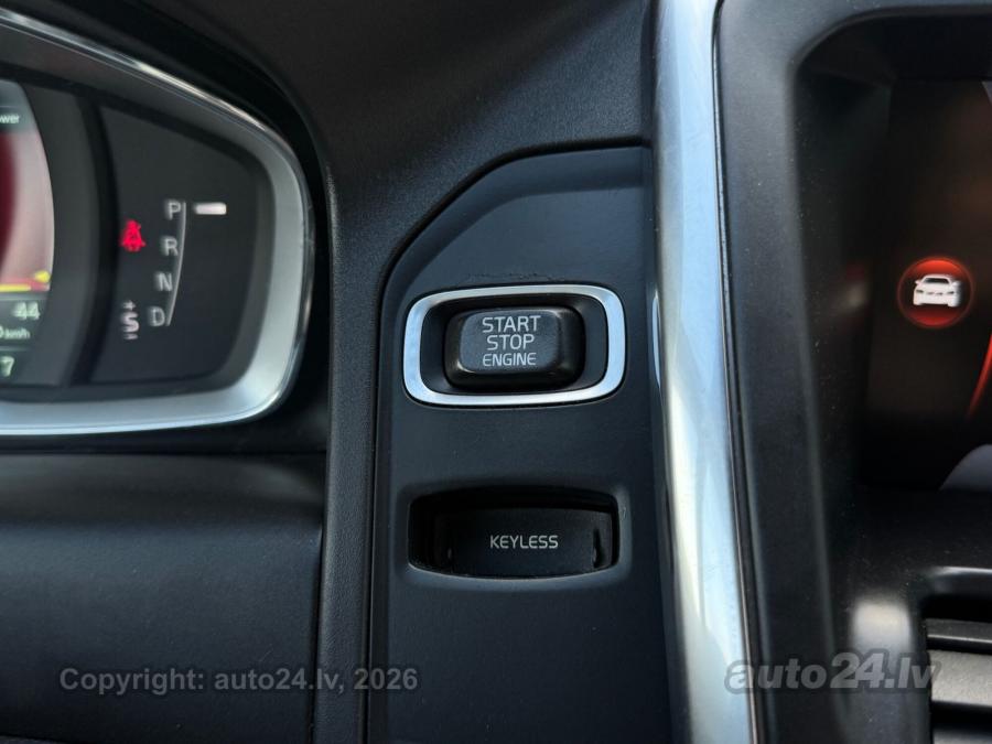 Melns Volvo XC60 2013 Tallina, ar dzinēja tilpumu 2.40 L un nobraukumu 303 tūkst. km par 10399 €, foto 15 vietnē AUTOMOTO.COM.LV