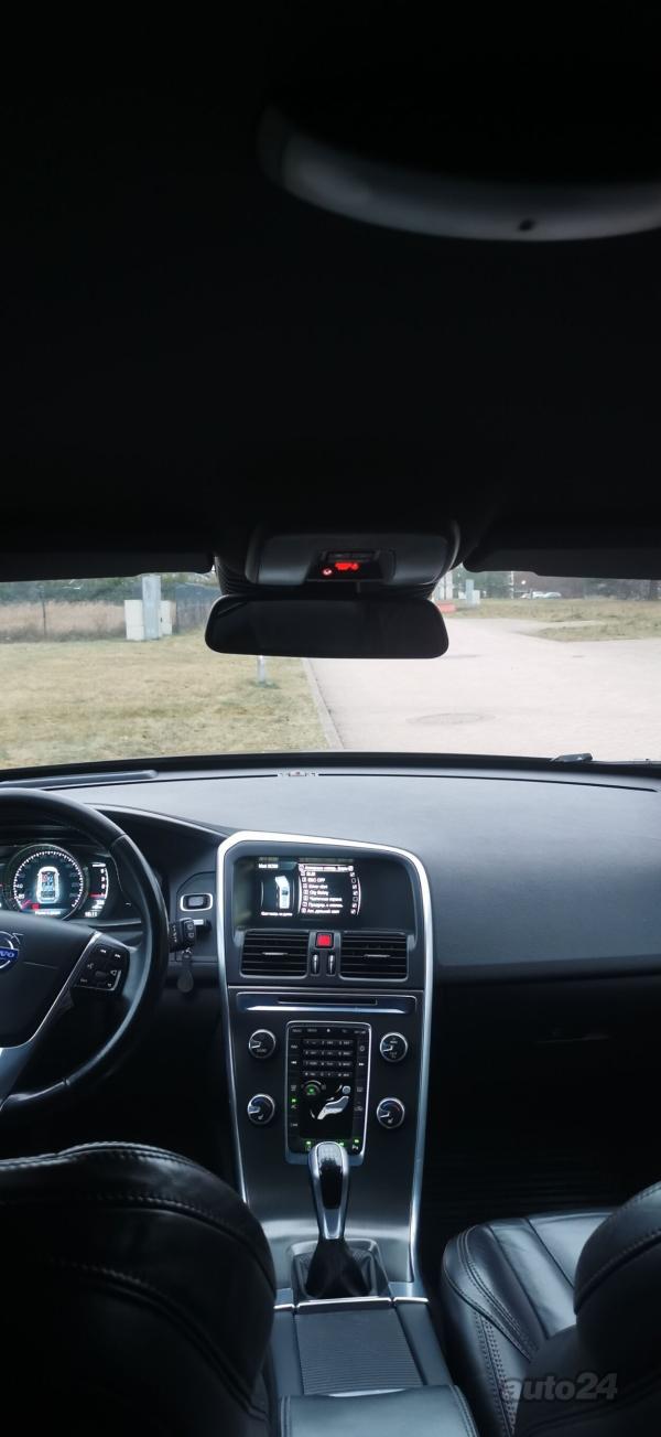 Black Volvo XC60 2014 in Riga, with an engine capacity of 2.00 L and mileage of 291 thousand km for 9500 €, photo 11 on AUTOMOTO.COM.LV