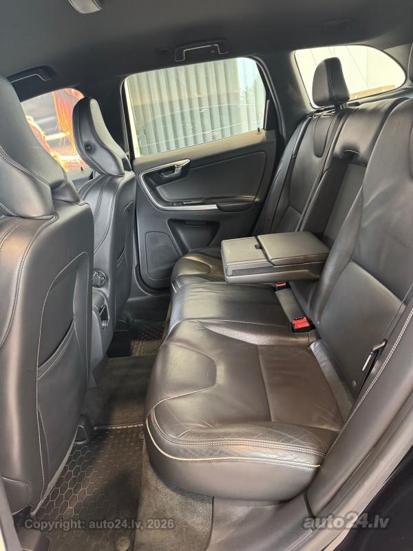 Melns Volvo XC60 2014 Rakvere, ar dzinēja tilpumu 2.40 L un nobraukumu 357 tūkst. km par 10800 €, foto 8 vietnē AUTOMOTO.COM.LV
