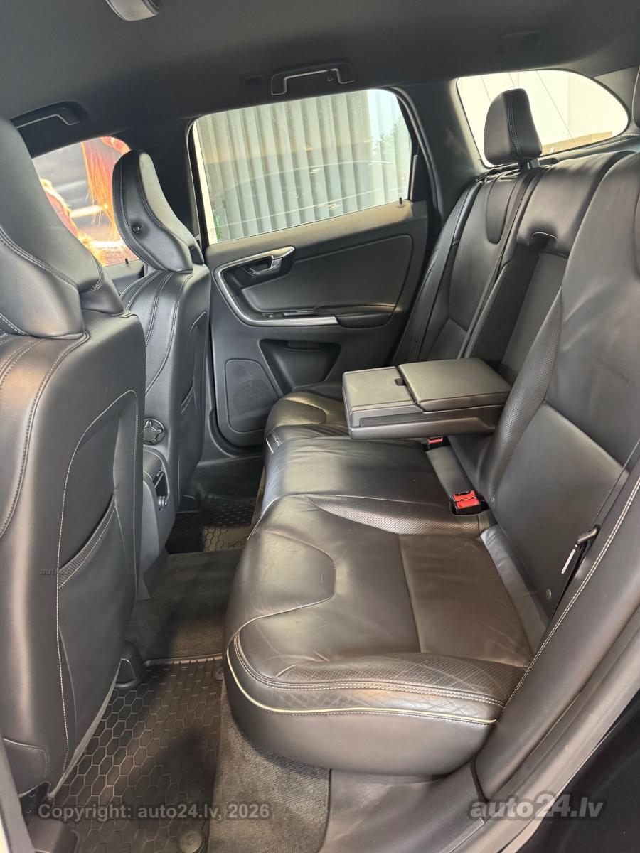 Melns Volvo XC60 2014 Rakvere, ar dzinēja tilpumu 2.40 L un nobraukumu 357 tūkst. km par 10800 €, foto 9 vietnē AUTOMOTO.COM.LV