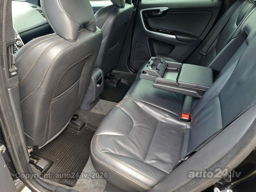 Melns Volvo XC60 2014 Tartu, ar dzinēja tilpumu 2.00 L un nobraukumu 266 tūkst. km par 10990 €, foto 11 vietnē AUTOMOTO.COM.LV