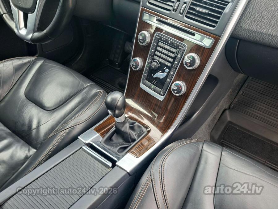 Melns Volvo XC60 2014 Tartu, ar dzinēja tilpumu 2.00 L un nobraukumu 266 tūkst. km par 10990 €, foto 14 vietnē AUTOMOTO.COM.LV