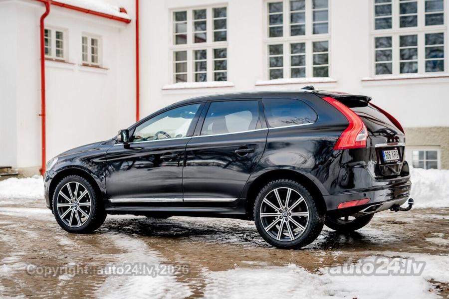 Melns Volvo XC60 2015 Pērnava, ar dzinēja tilpumu 2.40 L un nobraukumu 335 tūkst. km par 13699 €, foto 2 vietnē AUTOMOTO.COM.LV