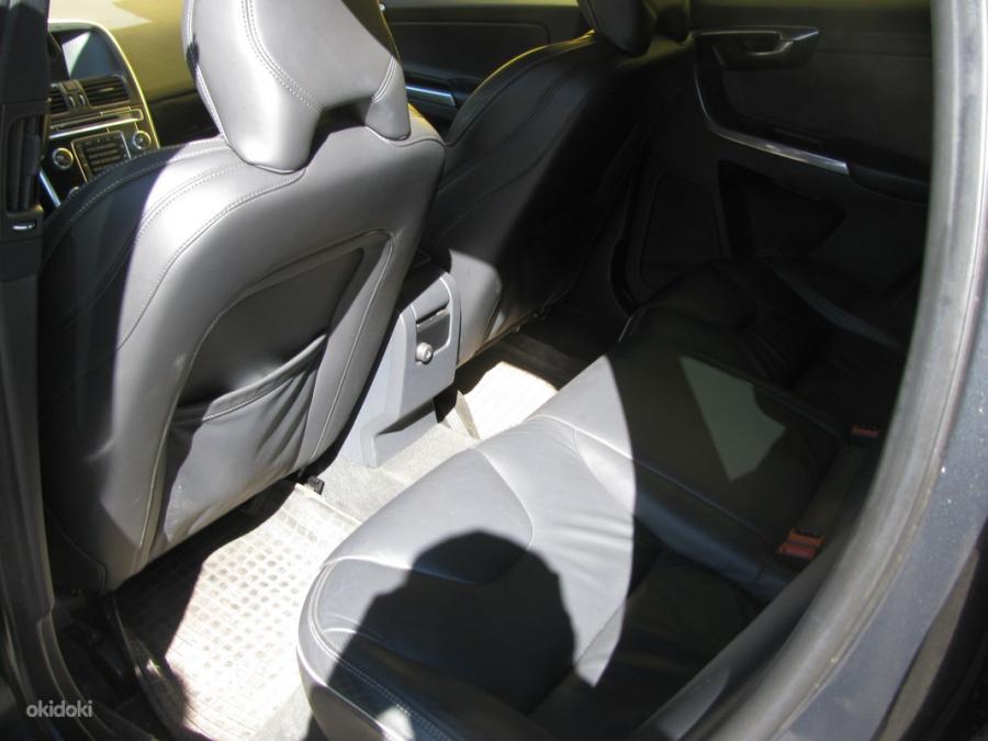 Melns Volvo XC60 2015 Sillamē, ar dzinēja tilpumu 2.00 L un nobraukumu 245 tūkst. km par 9700 €, foto 17 vietnē AUTOMOTO.COM.LV