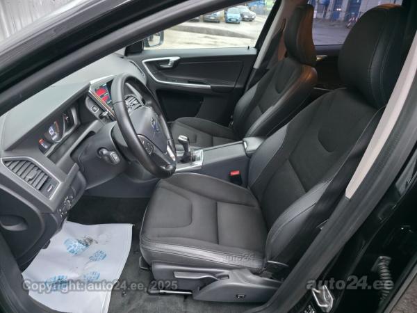 Черный Вольво ХС60 2016 в Таллин, объемом двигателя 2.00 л и пробегом 158 тыс. км за 10999 €, фото 11 на AUTOMOTO.COM.LV