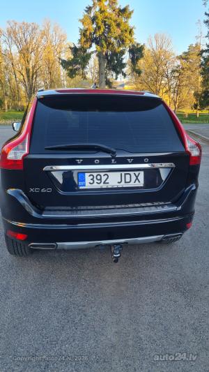 Black Volvo XC60 2016 in Rakvere, with an engine capacity of 2.40 L and mileage of 265 thousand km for 17900 €, photo 3 on AUTOMOTO.COM.LV