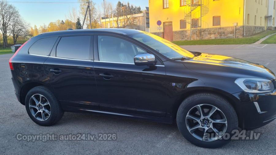 Black Volvo XC60 2016 in Rakvere, with an engine capacity of 2.40 L and mileage of 265 thousand km for 17900 €, photo 4 on AUTOMOTO.COM.LV