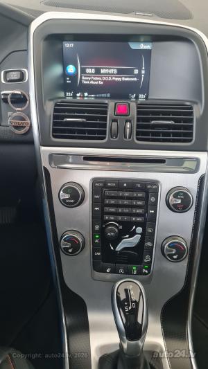 Black Volvo XC60 2016 in Rakvere, with an engine capacity of 2.40 L and mileage of 265 thousand km for 17900 €, photo 9 on AUTOMOTO.COM.LV