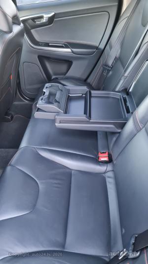 Black Volvo XC60 2016 in Rakvere, with an engine capacity of 2.40 L and mileage of 265 thousand km for 17900 €, photo 13 on AUTOMOTO.COM.LV
