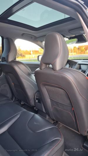 Black Volvo XC60 2016 in Rakvere, with an engine capacity of 2.40 L and mileage of 265 thousand km for 17900 €, photo 14 on AUTOMOTO.COM.LV
