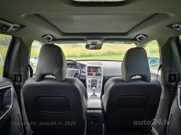 Black Volvo XC60 2017 in Tallinn, with an engine capacity of 2.00 L and mileage of 258 thousand km for 17000 €, photo 8 on AUTOMOTO.COM.LV