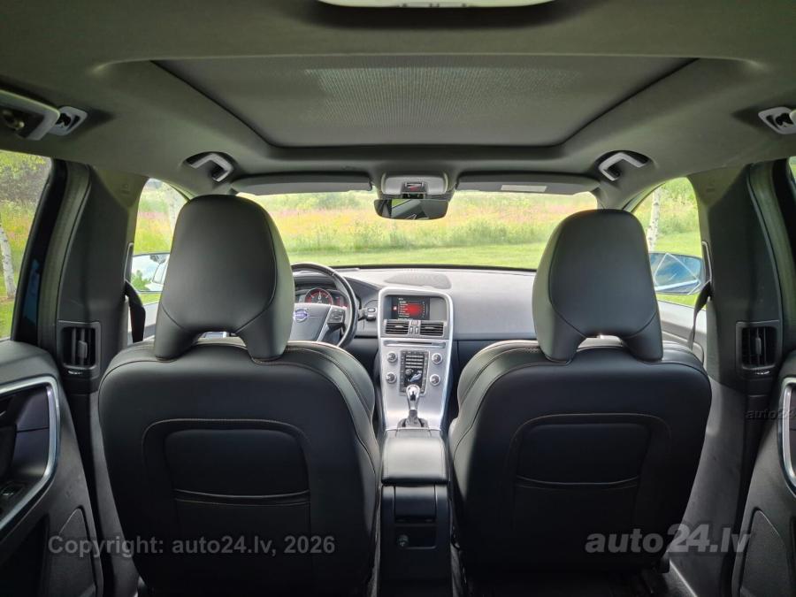 Melns Volvo XC60 2017 Tallina, ar dzinēja tilpumu 2.00 L un nobraukumu 258 tūkst. km par 17000 €, foto 9 vietnē AUTOMOTO.COM.LV