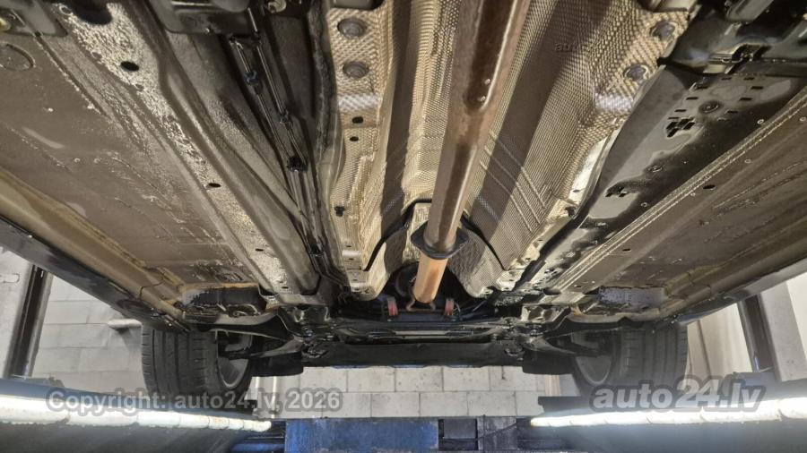Melns Volvo XC60 2017 Tallina, ar dzinēja tilpumu 2.00 L un nobraukumu 258 tūkst. km par 17000 €, foto 11 vietnē AUTOMOTO.COM.LV