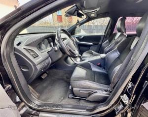 Black Volvo XC60 2017 in Tallinn, with an engine capacity of 2.40 L and mileage of 268 thousand km for 10999 €, photo 15 on AUTOMOTO.COM.LV