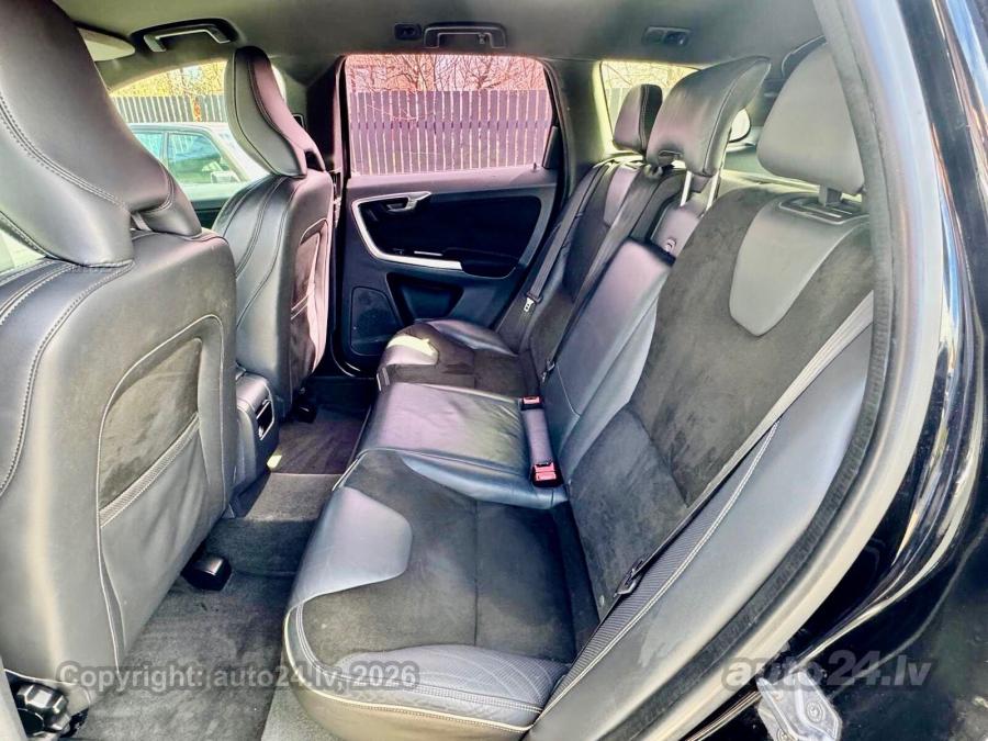 Black Volvo XC60 2017 in Tallinn, with an engine capacity of 2.40 L and mileage of 268 thousand km for 10999 €, photo 17 on AUTOMOTO.COM.LV